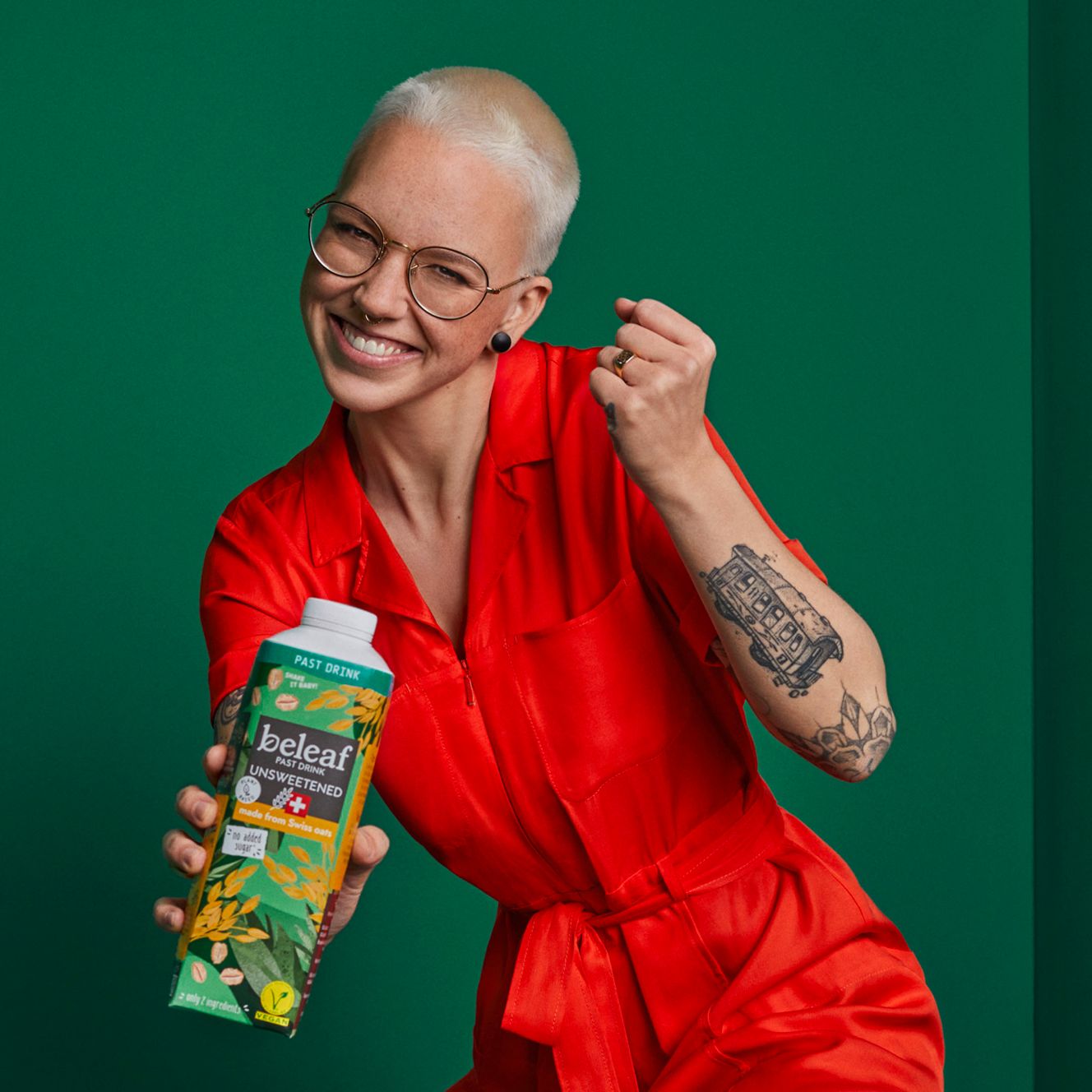 Vom Schweizer Haferfeld in den Kühlschrank: neue Haferdrinks und Jogurtalternativen von beleaf ...