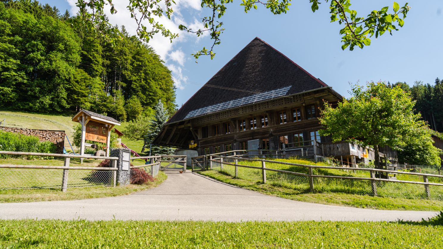 Kasern - Familie Ryser | Emmi Gruppe